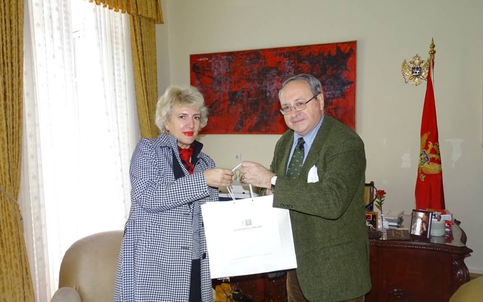 Francuski konzul uručio poklon Narodnom muzeju - Pobjeda