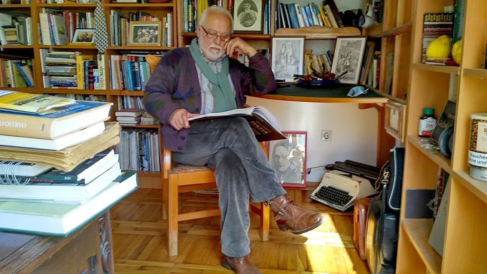 Godina distance - Pobjeda