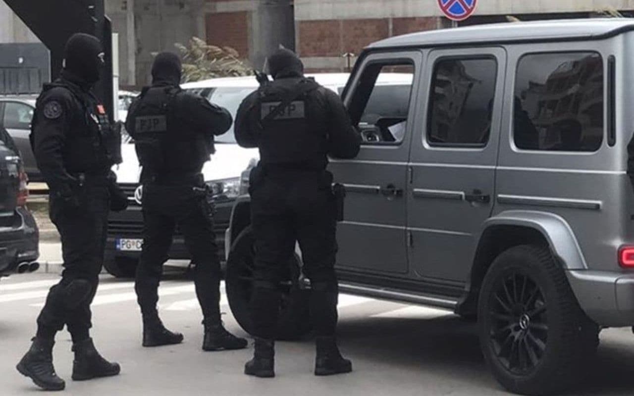 Akcija policije u Budvi: Uhapšene dvije osobe, oduzeti kokain, opijati ...