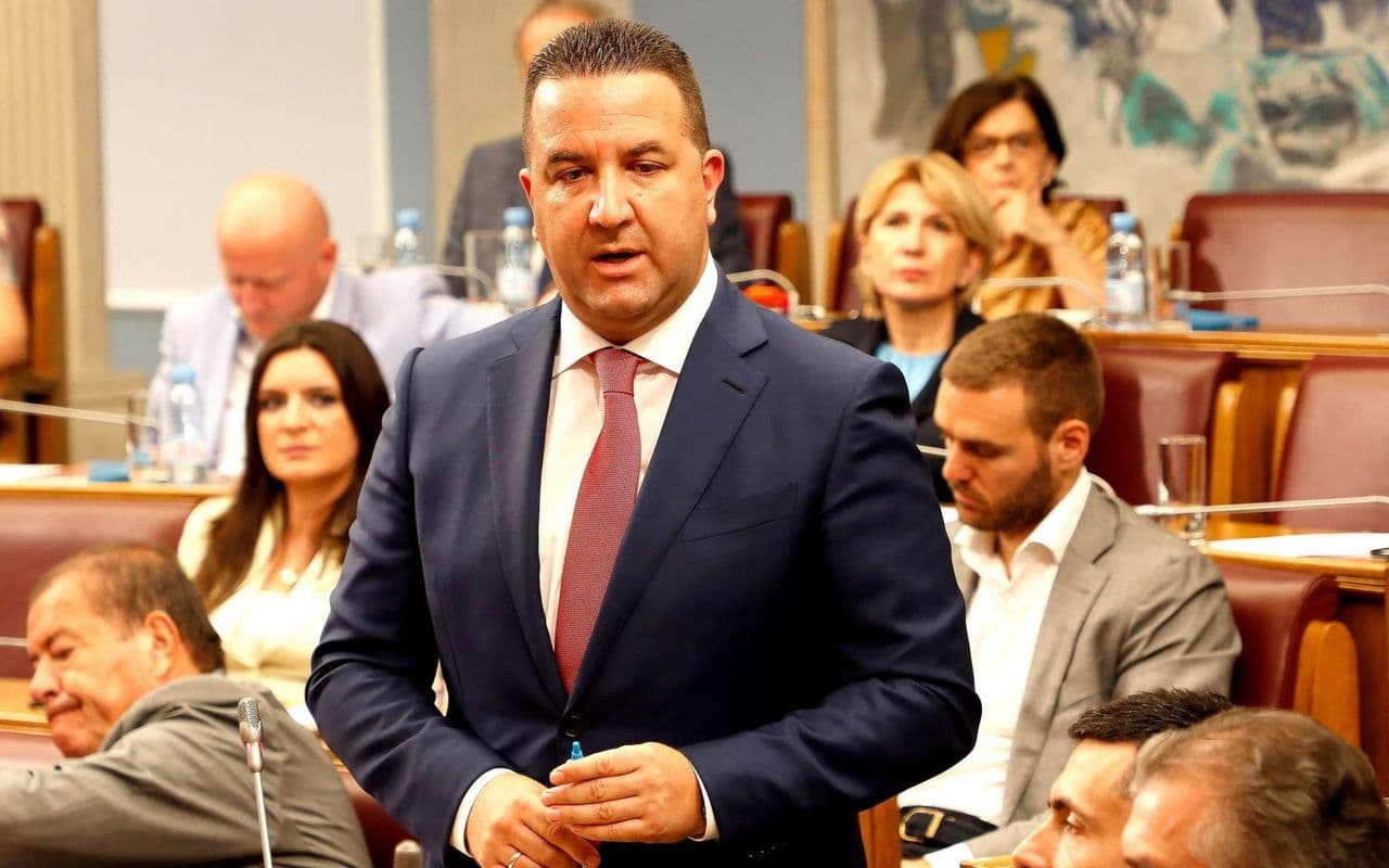 Eraković spasio život putniku kojem je pozlilo - Pobjeda