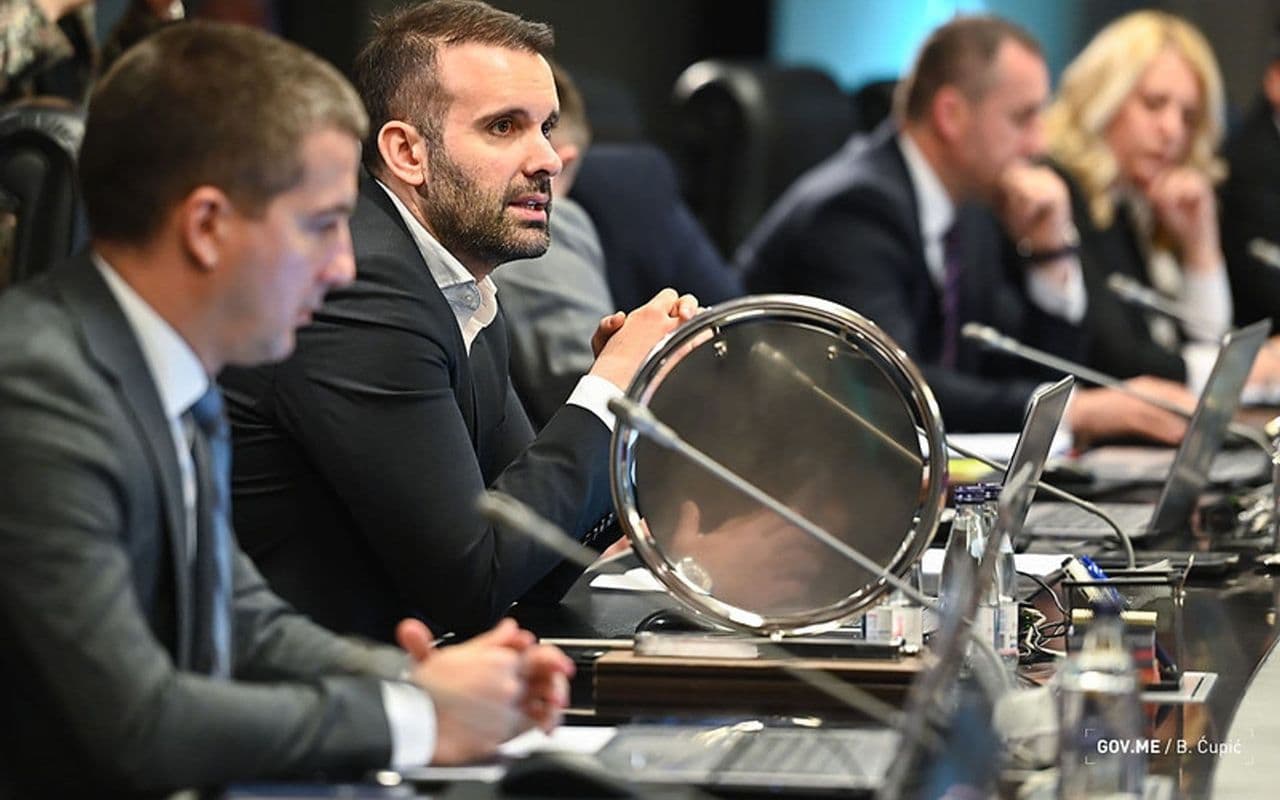 Ruka pomirenja - Pobjeda