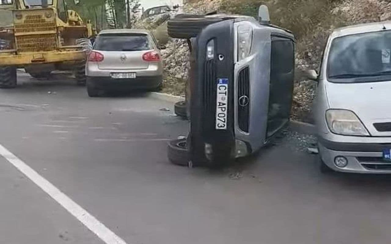 Policajci tvrde da je bagerista ,,krvnički uklanjao vozila“