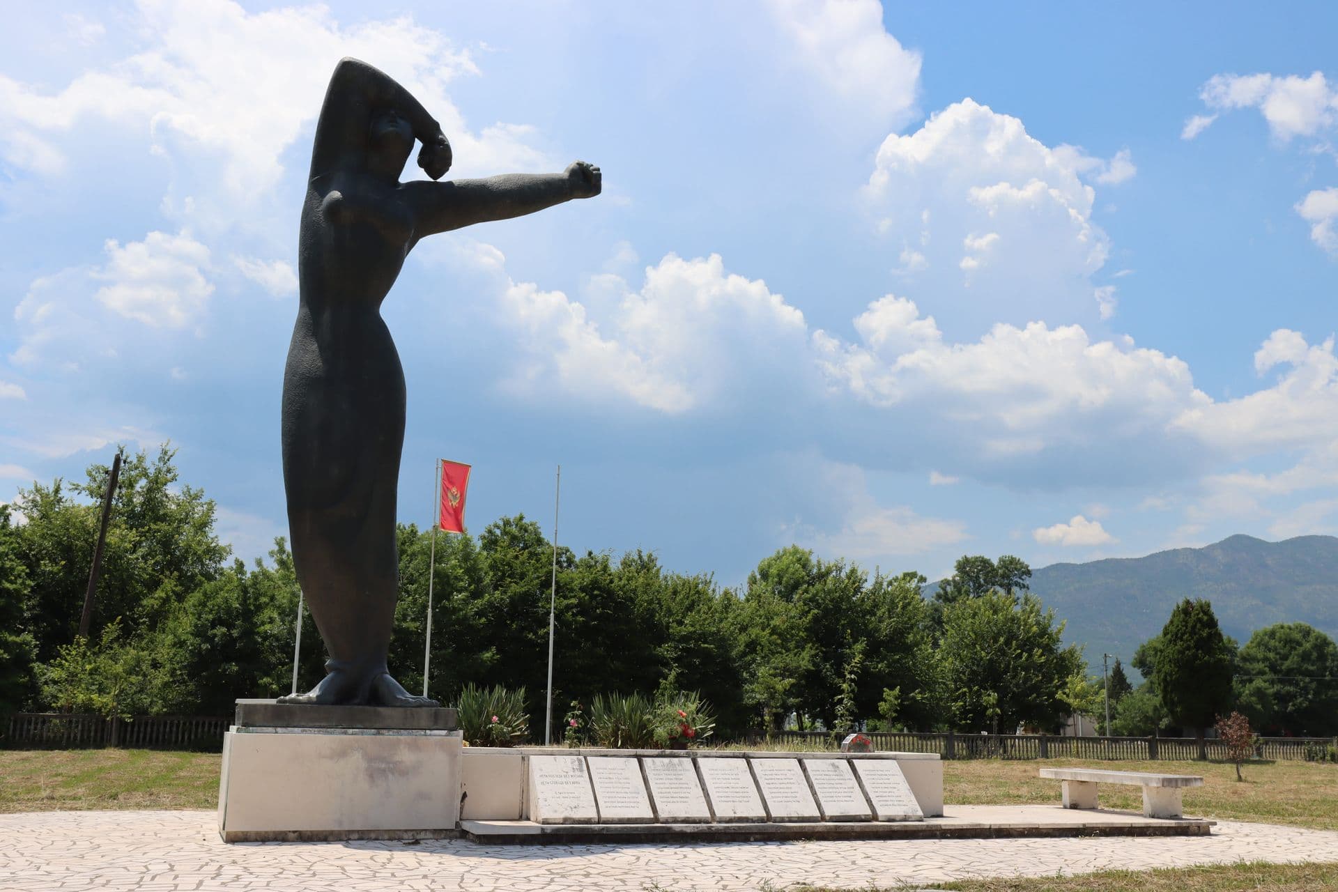 Spomenik ženi, majci, sestri, partizanki... - Pobjeda