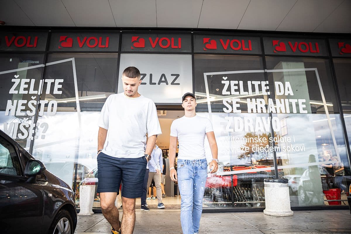 Voyage sa fanovima u Voli marketima - Pobjeda