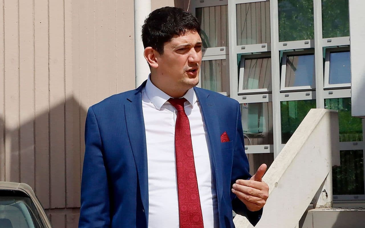 Vukčević: Žalosno je što, umjesto Crne Gore, njen suverenitet štite ...