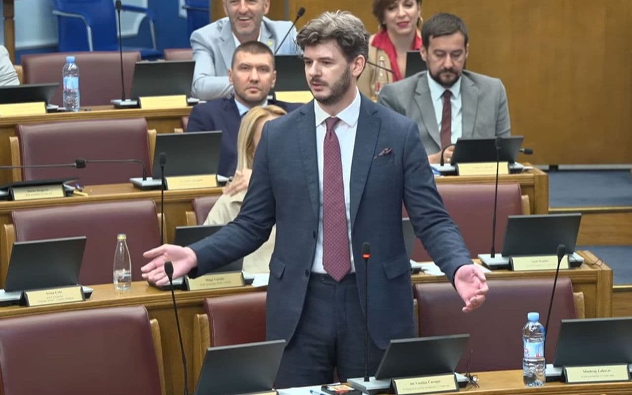 Čarapić brani Spajića: Možda je na Azurnoj obali, ali nikad ne pije ...