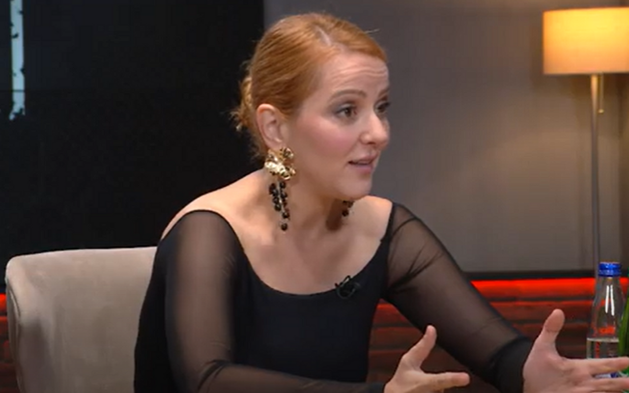 Pijanistkinja Ana Vukazić: Jedina u Crnoj Gori koja kroz spotove ...