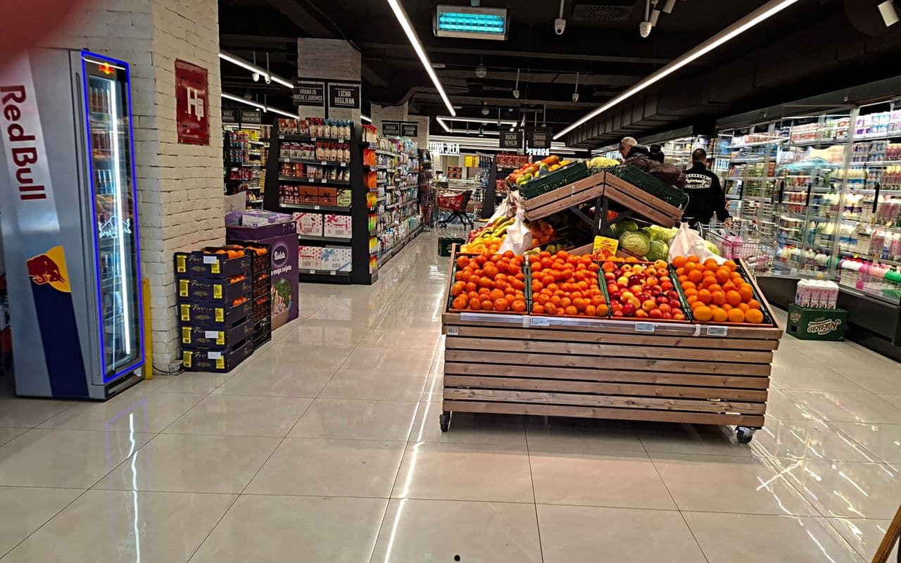 Promet robe u trgovini na malo uvećan za 6,9 odsto - Pobjeda