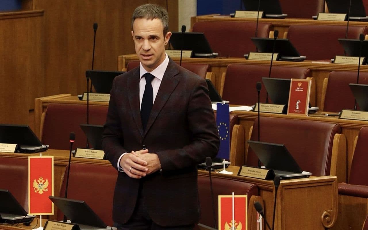 Boris Mugoša zna što znači biznis elegancija, Čarapiću treba osvježenje