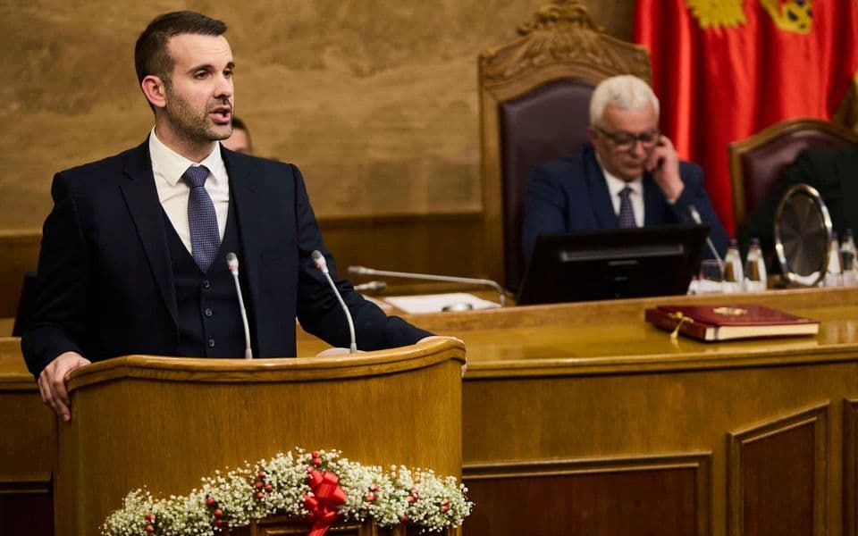 PES je politički talac DF-a, a Mandić suštinski vođa parlamentarne većine