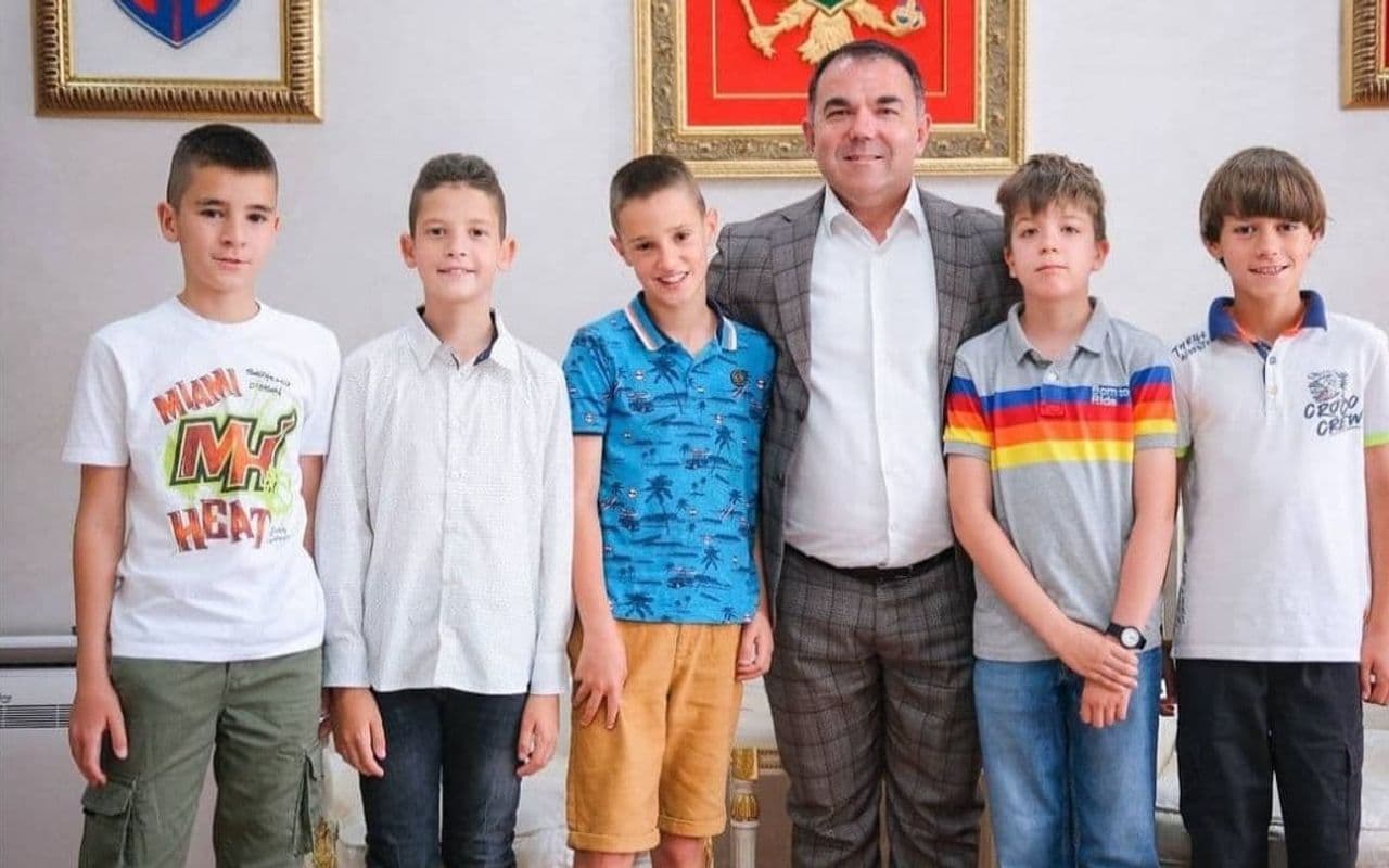 Prijem i nagrada za dječake koji su sugrađanki vratili novac