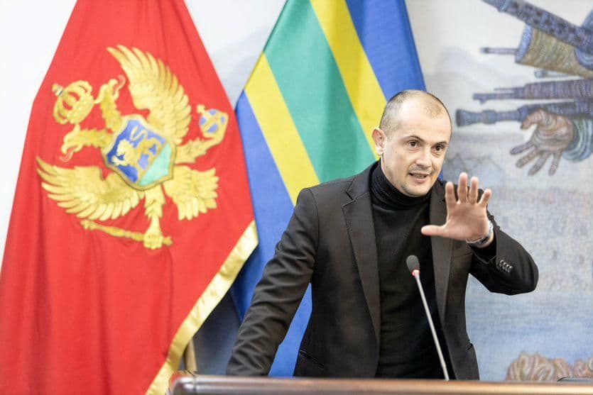 Peričić: Otvorila se velika rupa posred Luke Bar - Pobjeda