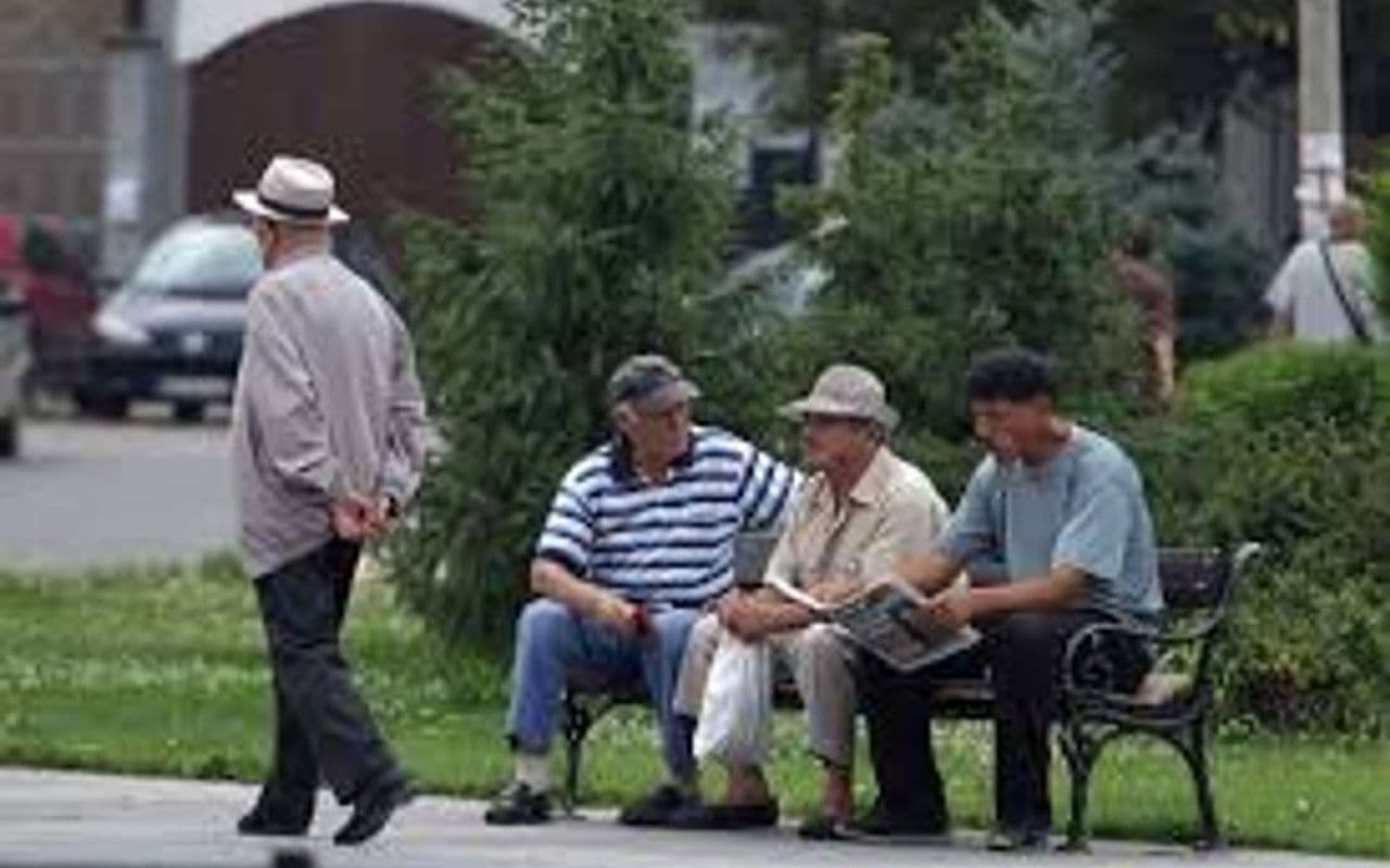 Znate nekoga ko hoda sa rukama iza leđa: Šta krije ova navika?