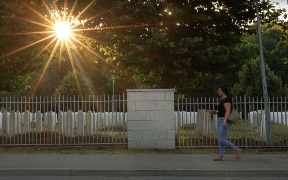 Dokumentaristički precizan biljeg o stvarnosti u Srebrenici