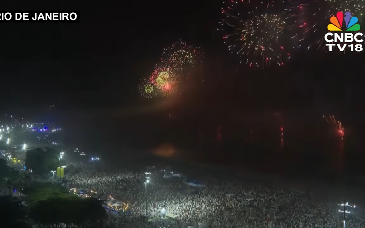 Oborili Ginisov rekord: Novu godinu na Kopakabani dočekalo 2,1 miliona ...