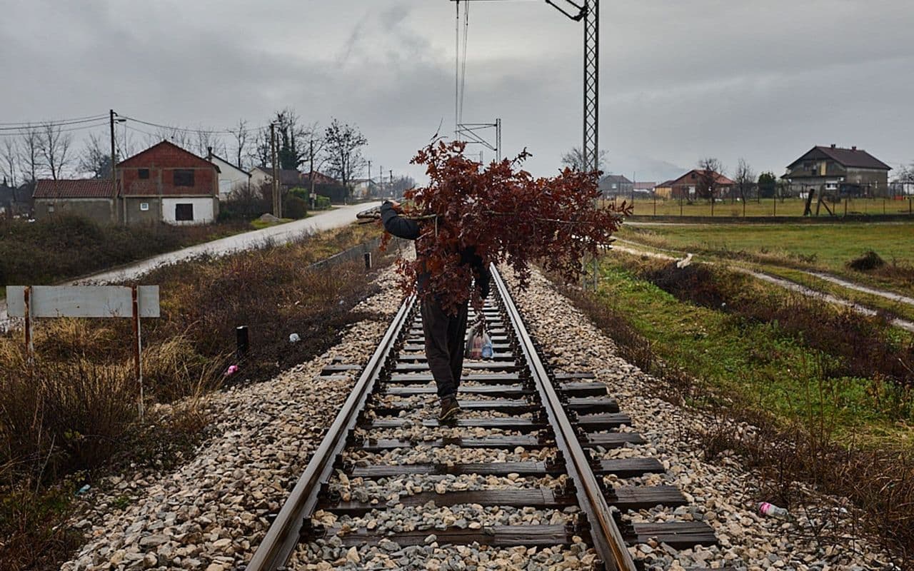 Priča u tri slike: Kad put poplavi, prugom za Badnjak - Pobjeda