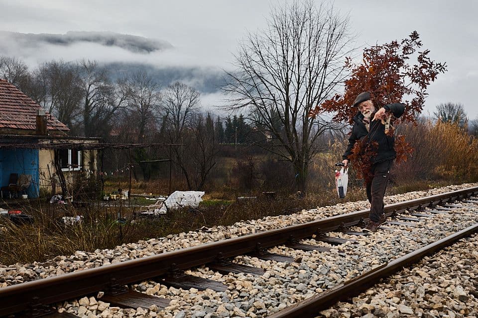 Priča u tri slike: Kad put poplavi, prugom za Badnjak - Pobjeda