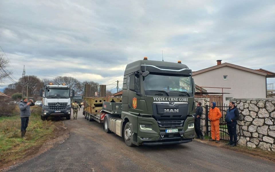 (FOTO/VIDEO) Vojska postavlja most u Donjoj Gorici, probiće se i sporni ...