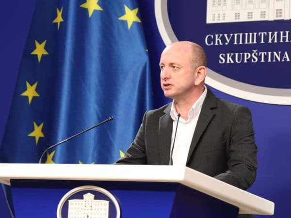 Knežević: Nemamo namjeru da ćutimo na lopovluk pod plaštom patriotizma ...