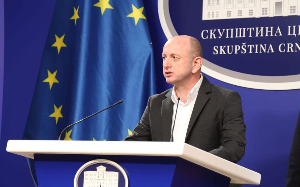 Knežević: Nemamo namjeru da ćutimo na lopovluk pod plaštom patriotizma ...